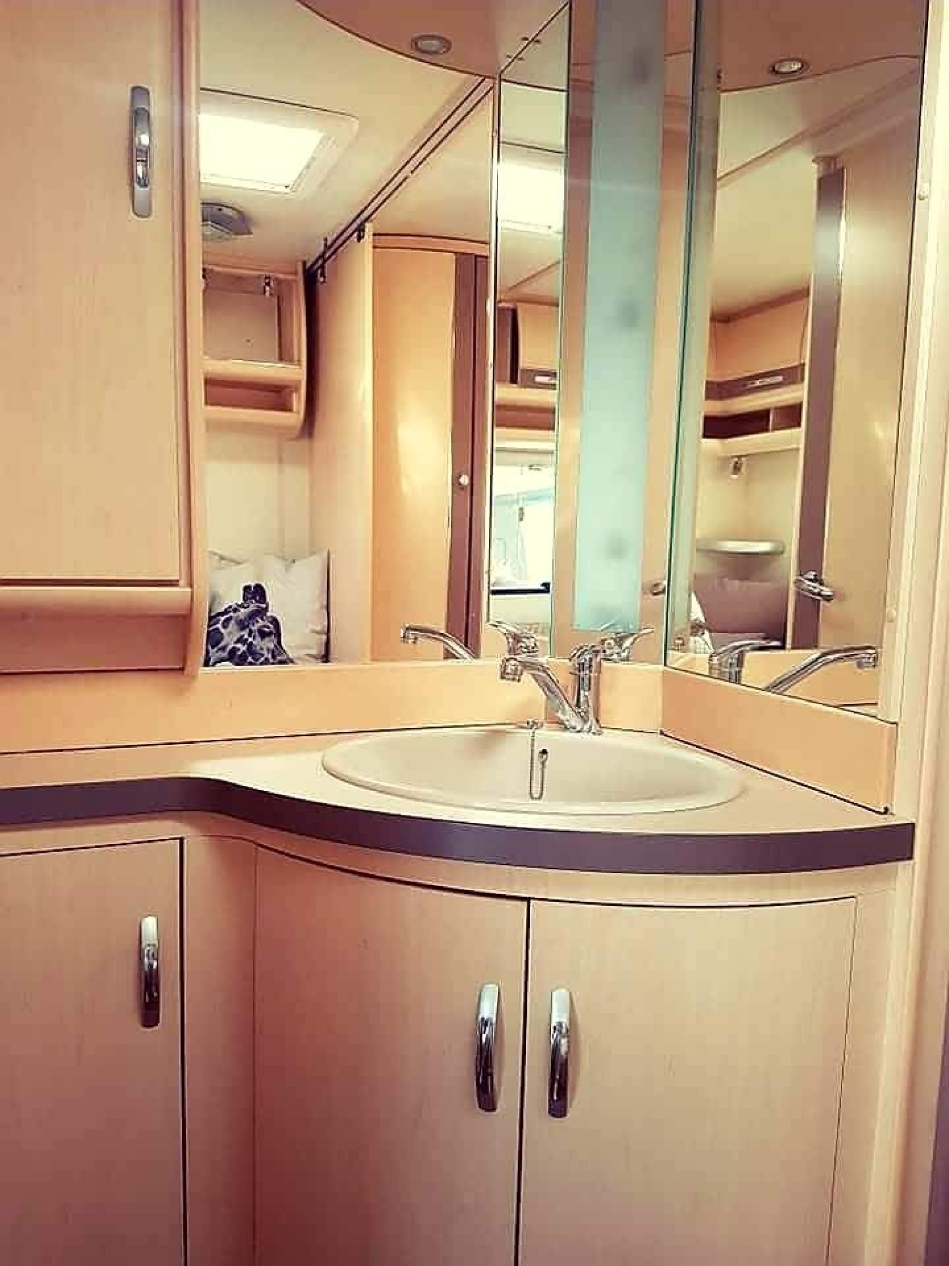 Przyczepa kempingowa Hobby 645 VIP - Chałupy - Chalupy.net.pl